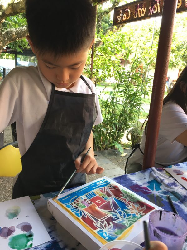 UCSI International Batik Field Trip ~ Batik Waxing Demonstration, Batik ...