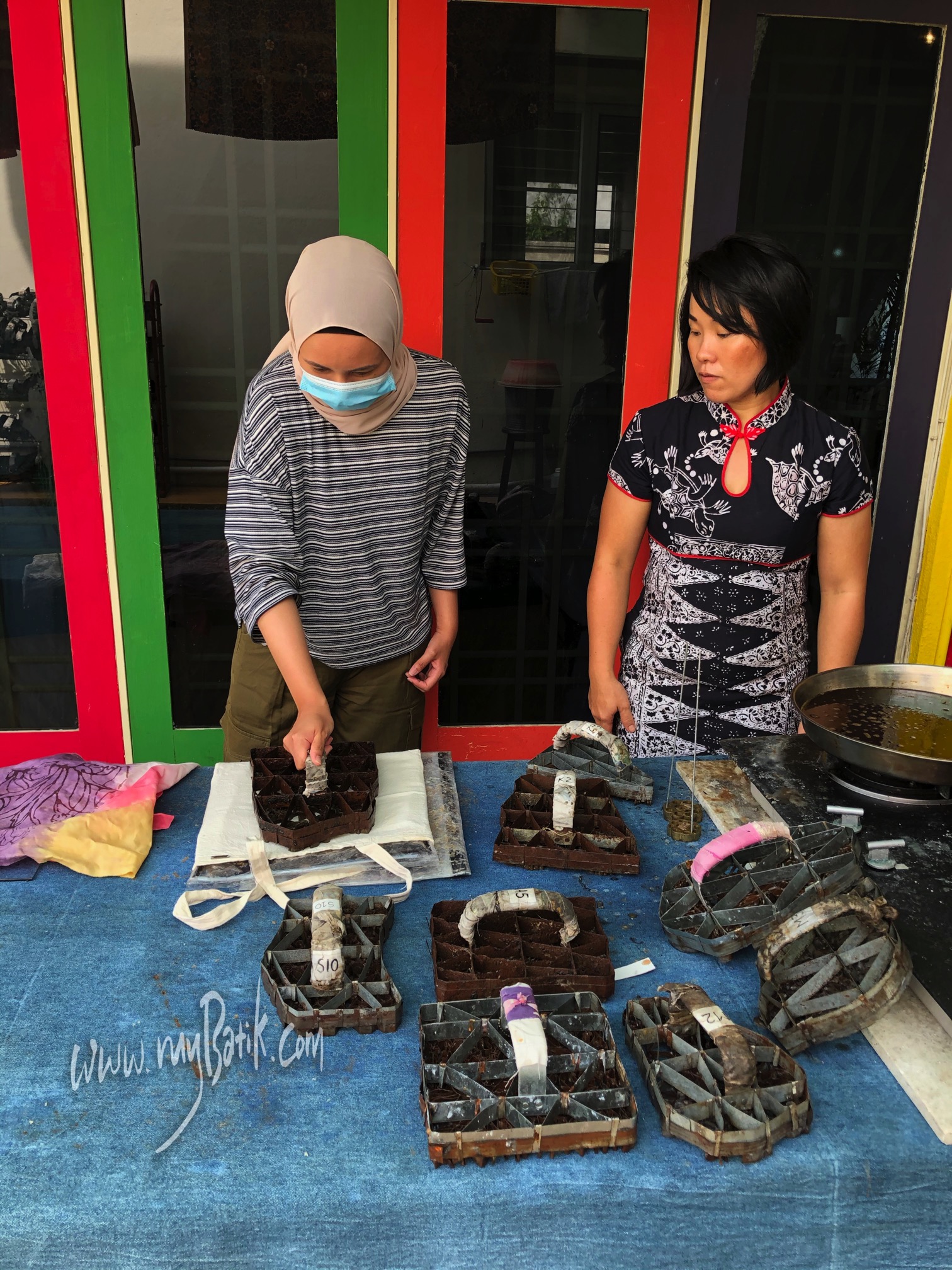 Personal Batik Lesson in KL by Batik Artist Emilia Tan – myBatik K.L.