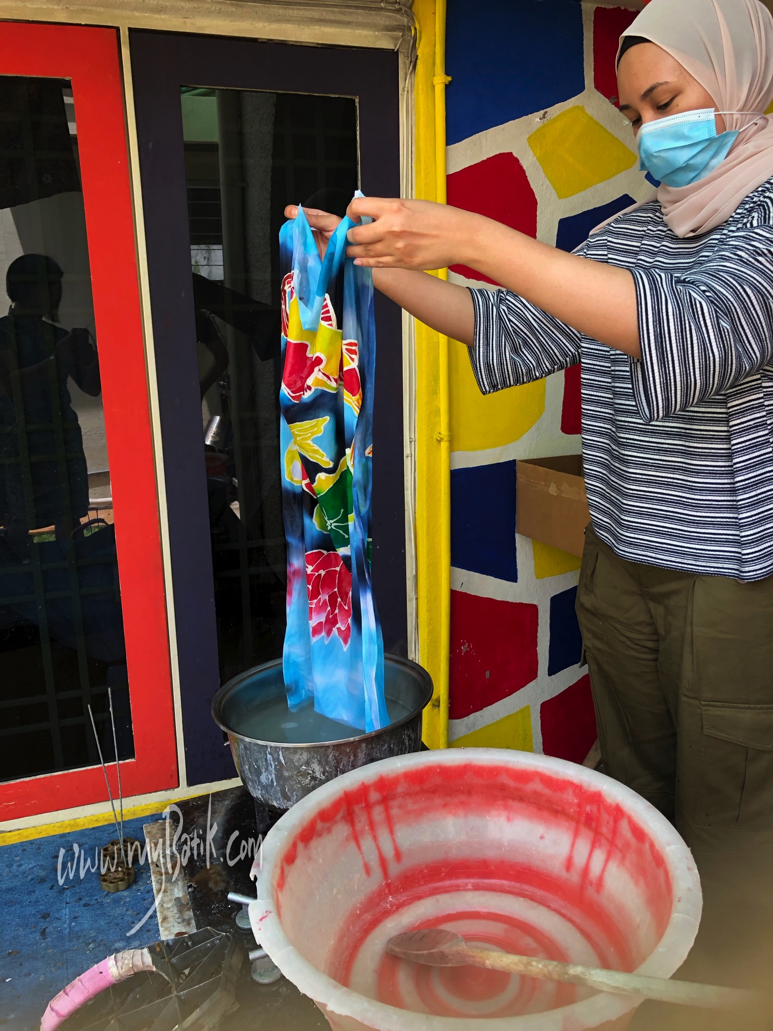 Personal Batik Lesson in KL by Batik Artist Emilia Tan – myBatik K.L.