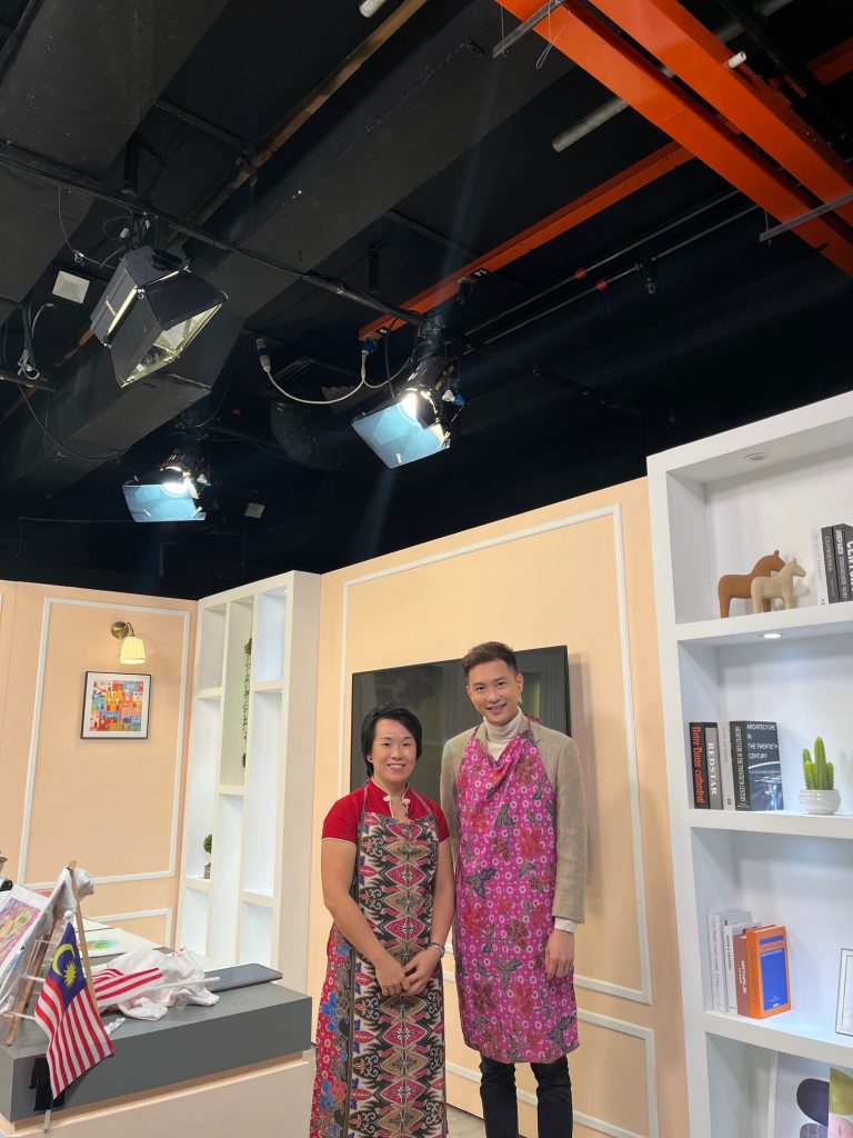 8TV Batik Making demonstration by Emilia, in conjunction with Merdeka ...