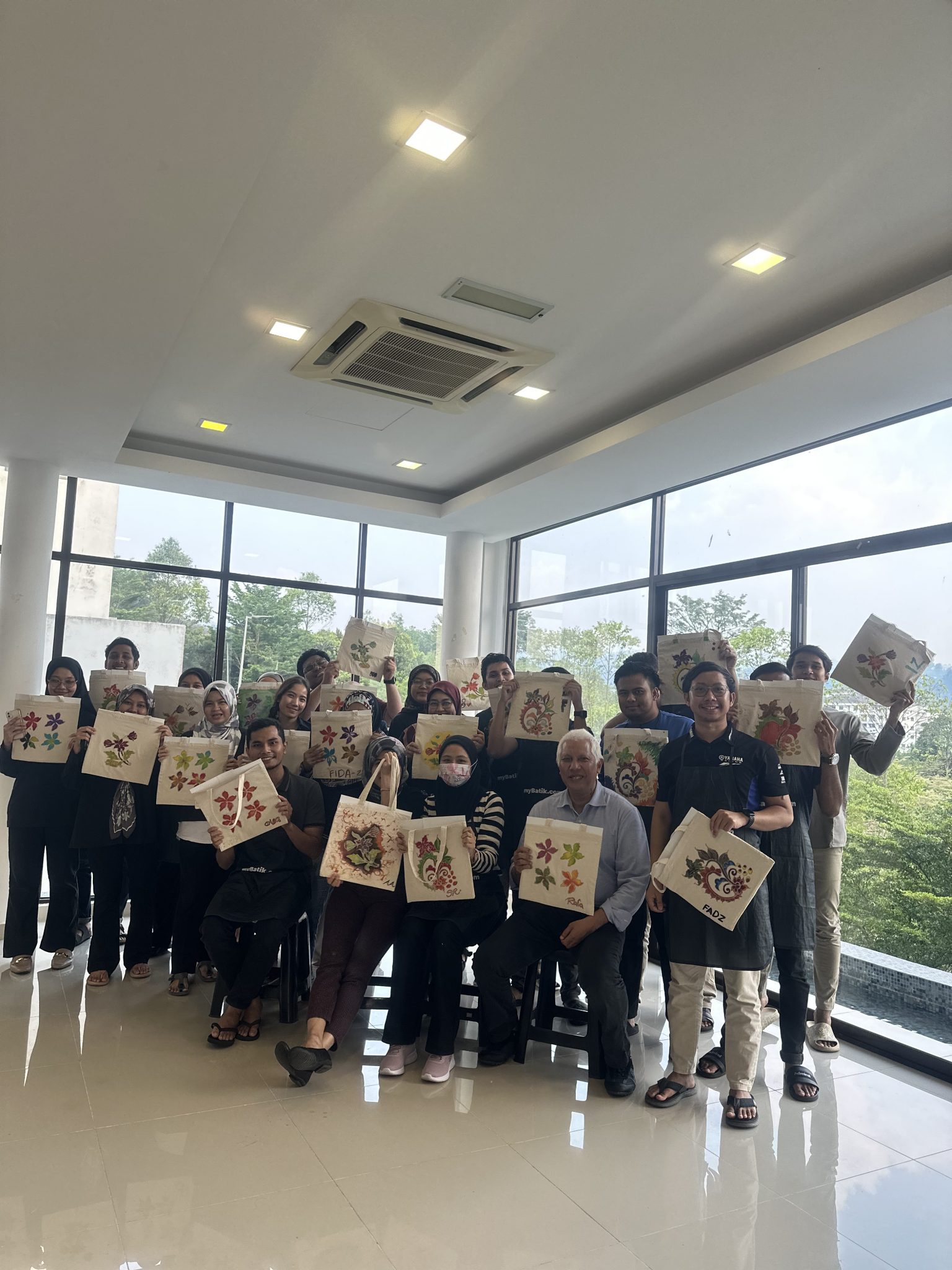 IPS Malaysia Corporate Team Building with Batik Bag Painting Workshop – myBatik K.L.